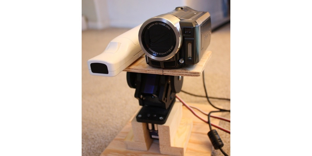 Pololu - Automatic Infrared Light Source Tracking HD Camcorder