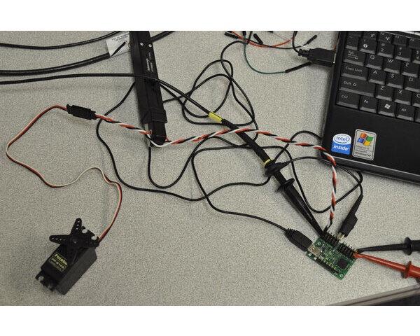 Pololu - Servo control interface in detail