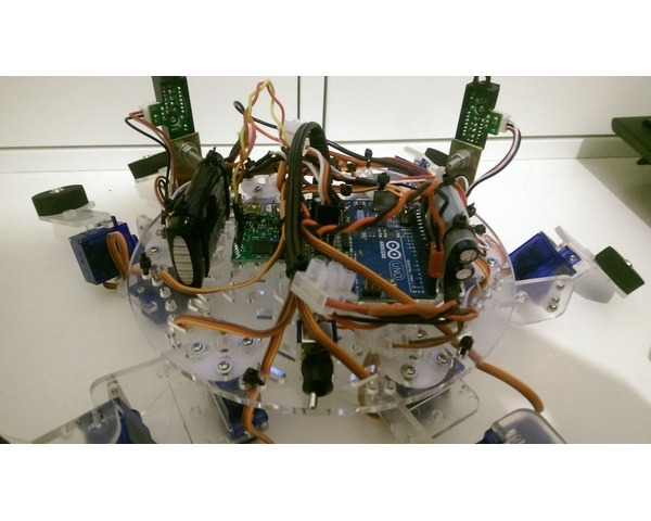 Pololu - Prototyping hexapod motion with a Maestro USB servo controller